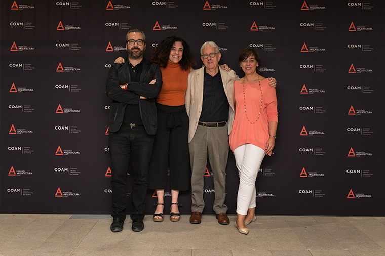 COAM - Conferencia Project for a Public Space Social Media Interface a ...